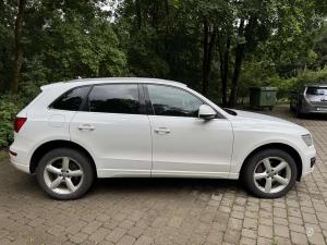 White Audi Q5 2009 in Vilnius, with an engine capacity of 2.97 L and mileage of 272 thousand km for 6999 €, photo 4 on AUTOMOTO.COM.LV