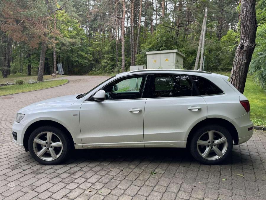 White Audi Q5 2009 in Vilnius, with an engine capacity of 2.97 L and mileage of 272 thousand km for 6999 €, photo 5 on AUTOMOTO.COM.LV