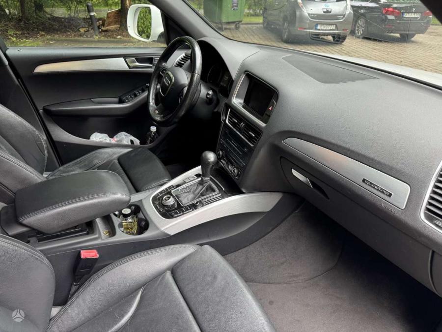 White Audi Q5 2009 in Vilnius, with an engine capacity of 2.97 L and mileage of 272 thousand km for 6999 €, photo 11 on AUTOMOTO.COM.LV
