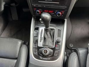 White Audi Q5 2009 in Vilnius, with an engine capacity of 2.97 L and mileage of 272 thousand km for 6999 €, photo 13 on AUTOMOTO.COM.LV