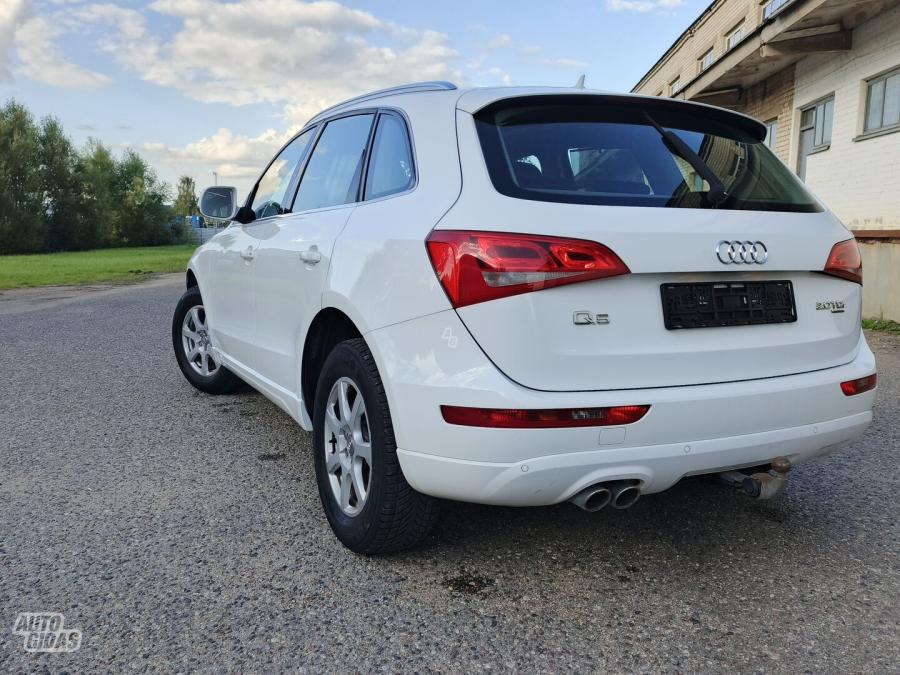 Balts Audi Q5 2009 Utena, ar dzinēja tilpumu 2.00 L un nobraukumu 267 tūkst. km par 8200 €, foto 3 vietnē AUTOMOTO.COM.LV