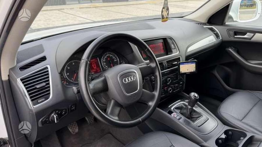 White Audi Q5 2010 in Siauliai, with an engine capacity of 1.97 L and mileage of 264 thousand km for 10950 €, photo 20 on AUTOMOTO.COM.LV