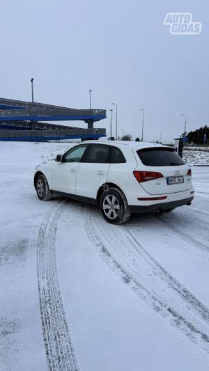 White Audi Q5 2010 in Vilnius, with an engine capacity of 2.00 L and mileage of 198 thousand km for 4150 €, photo 4 on AUTOMOTO.COM.LV