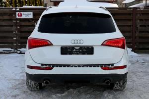 White Audi Q5 2010 in Kretinga, with an engine capacity of 2.97 L and mileage of 273 thousand km for 9999 €, photo 7 on AUTOMOTO.COM.LV