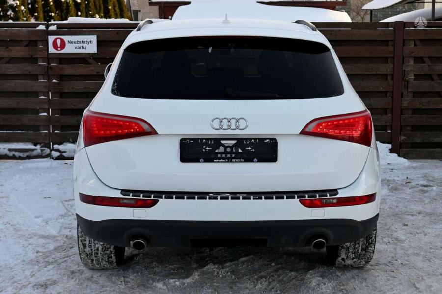 White Audi Q5 2010 in Kretinga, with an engine capacity of 2.97 L and mileage of 273 thousand km for 9999 €, photo 7 on AUTOMOTO.COM.LV