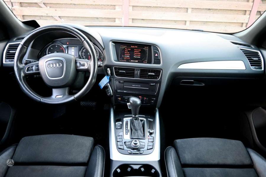 White Audi Q5 2010 in Kretinga, with an engine capacity of 2.97 L and mileage of 273 thousand km for 9999 €, photo 14 on AUTOMOTO.COM.LV