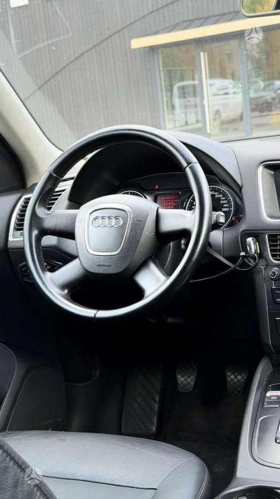 White Audi Q5 2010 in Siauliai, with an engine capacity of 1.97 L and mileage of 264 thousand km for 10950 €, photo 19 on AUTOMOTO.COM.LV