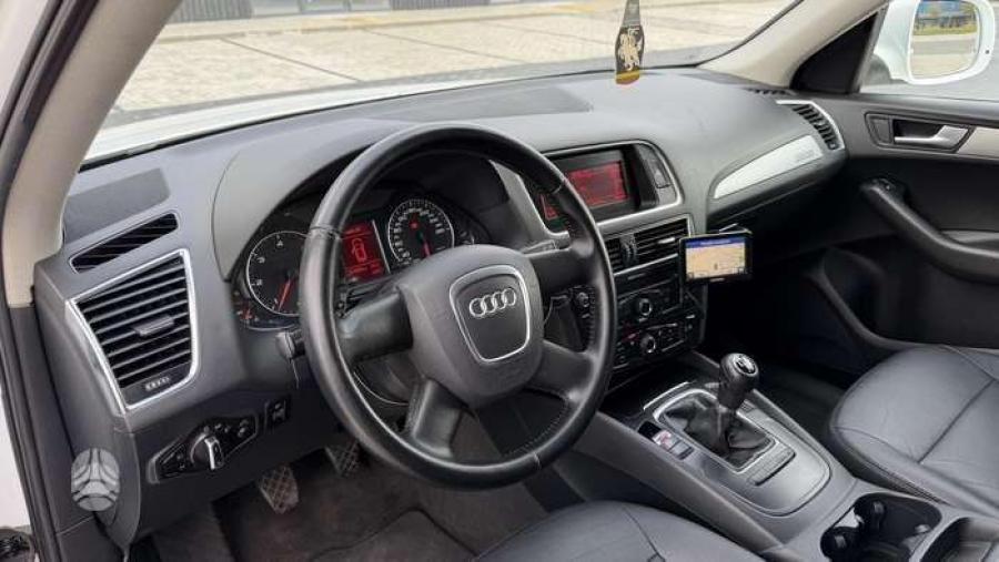 Balts Audi Q5 2010 Šauļi, ar dzinēja tilpumu 1.97 L un nobraukumu 264 tūkst. km par 10950 €, foto 20 vietnē AUTOMOTO.COM.LV