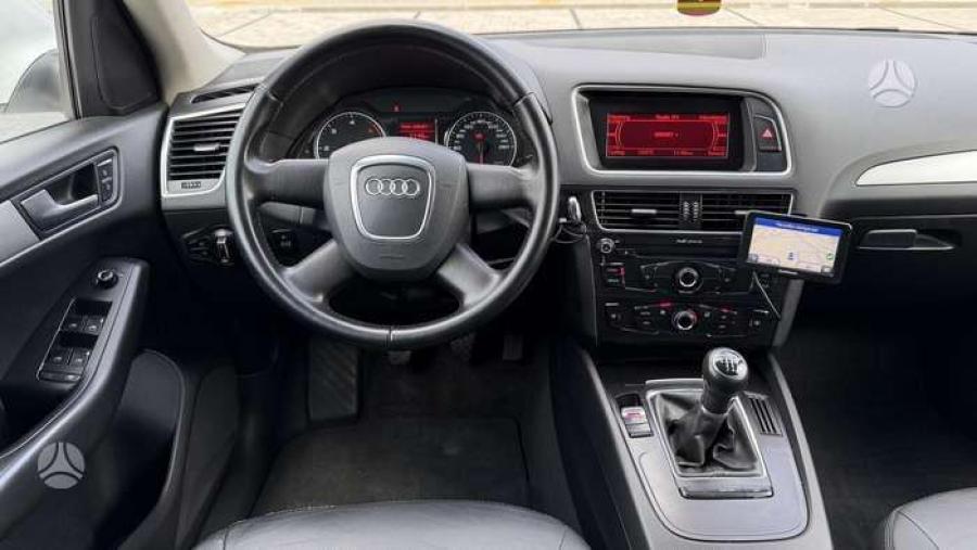 Balts Audi Q5 2010 Šauļi, ar dzinēja tilpumu 1.97 L un nobraukumu 264 tūkst. km par 10950 €, foto 27 vietnē AUTOMOTO.COM.LV