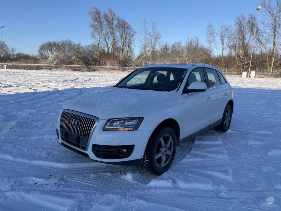 White Audi Q5 2010 in Marijampole, with an engine capacity of 1.97 L and mileage of 306 thousand km for 7300 €, photo 1 on AUTOMOTO.COM.LV