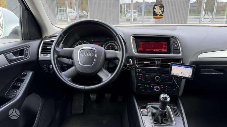 Balts Audi Q5 2010 Šauļi, ar dzinēja tilpumu 1.97 L un nobraukumu 264 tūkst. km par 10950 €, foto 22 vietnē AUTOMOTO.COM.LV