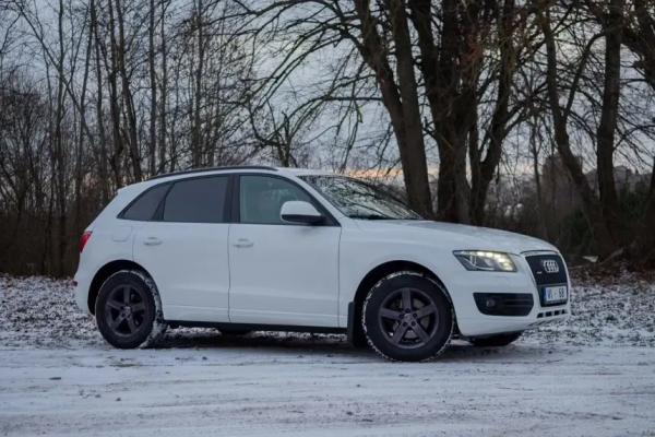 White Audi Q5 2010 in Grobiņa, with an engine capacity of 2.00 L and mileage of 0 thousand km for 12500 €, photo 3 on AUTOMOTO.COM.LV