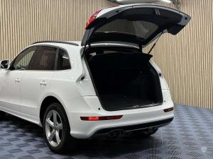 White Audi Q5 2010 in Marijampole, with an engine capacity of 1.97 L and mileage of 253 thousand km for 10300 €, photo 14 on AUTOMOTO.COM.LV