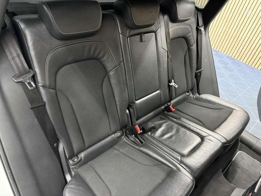White Audi Q5 2010 in Marijampole, with an engine capacity of 1.97 L and mileage of 253 thousand km for 10300 €, photo 18 on AUTOMOTO.COM.LV
