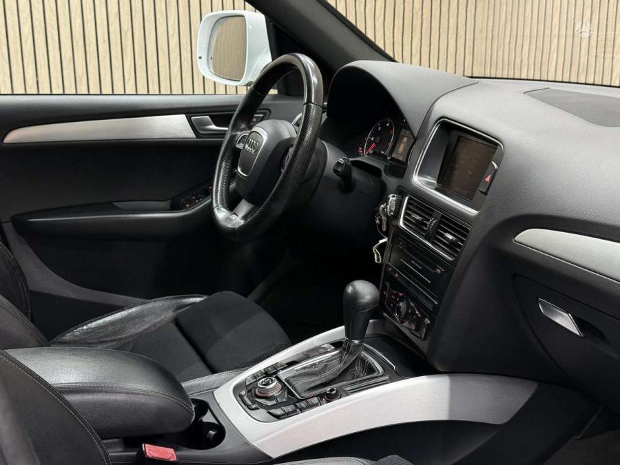 White Audi Q5 2010 in Marijampole, with an engine capacity of 1.97 L and mileage of 253 thousand km for 10300 €, photo 21 on AUTOMOTO.COM.LV