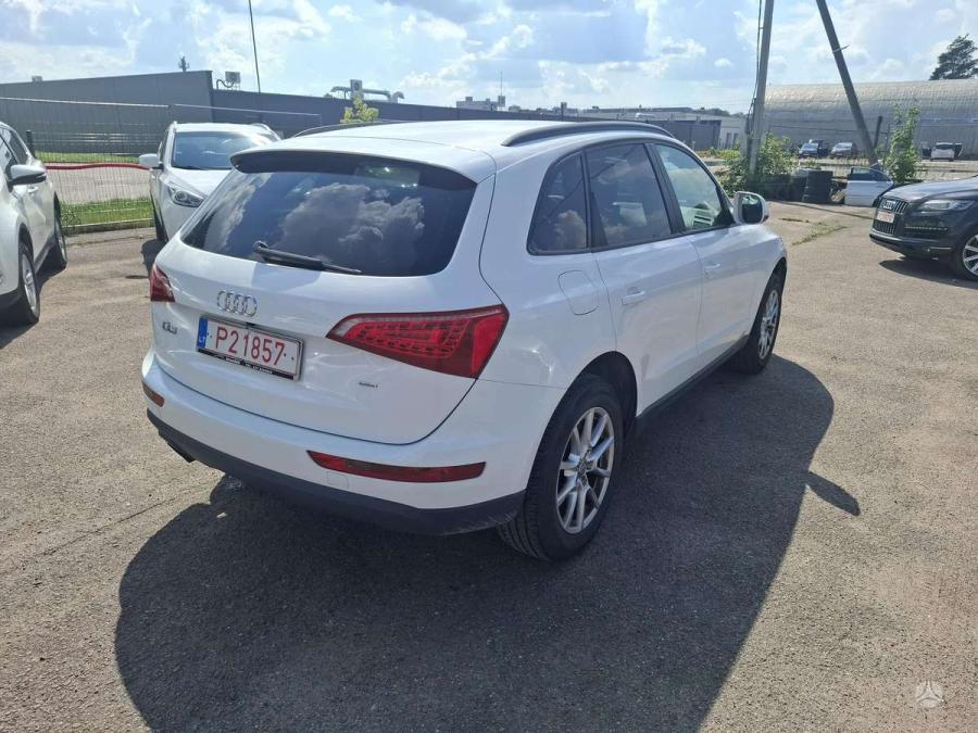 White Audi Q5 2010 in Kaunas, with an engine capacity of 1.97 L and mileage of 240 thousand km for 8400 €, photo 6 on AUTOMOTO.COM.LV