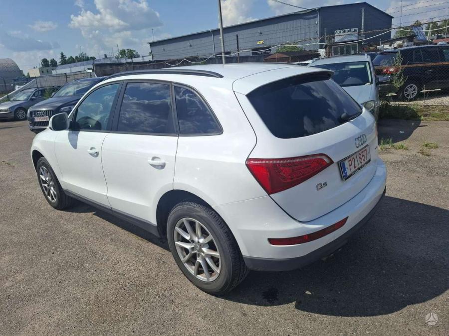White Audi Q5 2010 in Kaunas, with an engine capacity of 1.97 L and mileage of 240 thousand km for 8400 €, photo 8 on AUTOMOTO.COM.LV