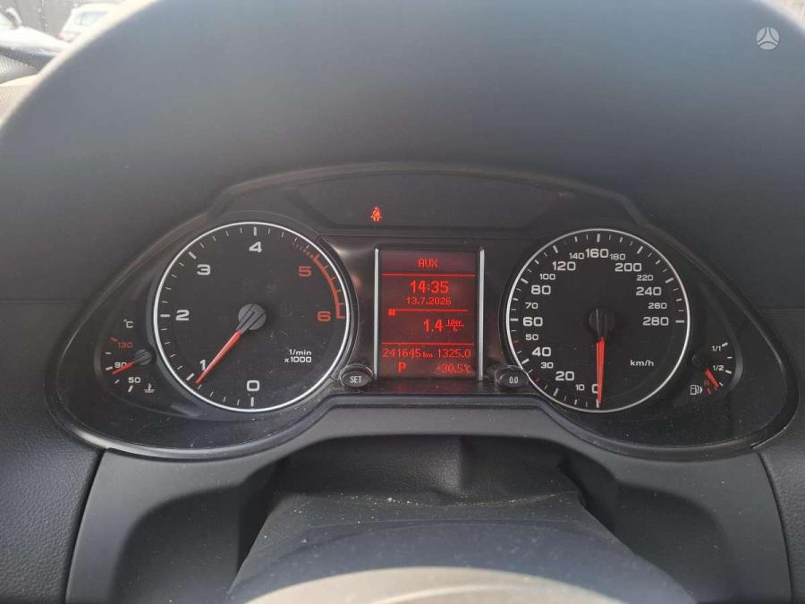 White Audi Q5 2010 in Kaunas, with an engine capacity of 1.97 L and mileage of 240 thousand km for 8400 €, photo 12 on AUTOMOTO.COM.LV