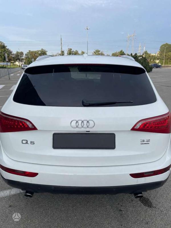 White Audi Q5 2010 in Siauliai, with an engine capacity of 3.20 L and mileage of 260 thousand km for 10800 €, photo 3 on AUTOMOTO.COM.LV