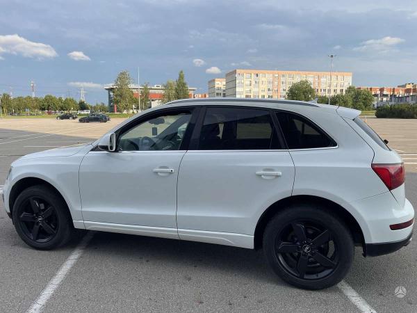 White Audi Q5 2010 in Siauliai, with an engine capacity of 3.20 L and mileage of 260 thousand km for 10800 €, photo 4 on AUTOMOTO.COM.LV