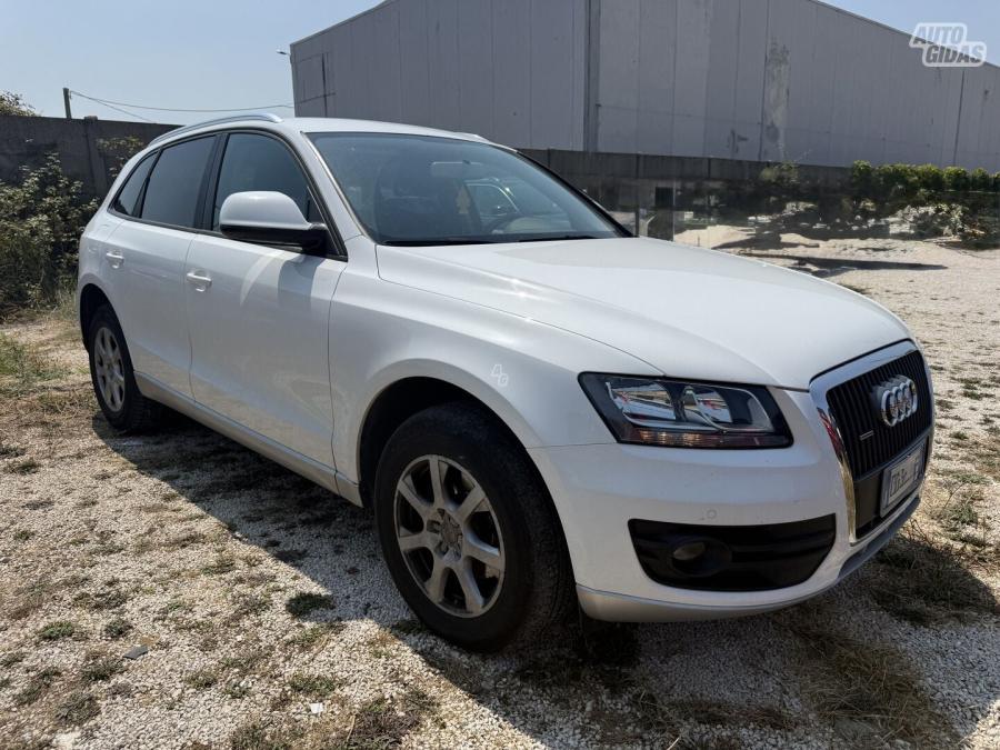 White Audi Q5 2010 in Utena, with an engine capacity of 2.00 L and mileage of 240 thousand km for 7950 €, photo 5 on AUTOMOTO.COM.LV