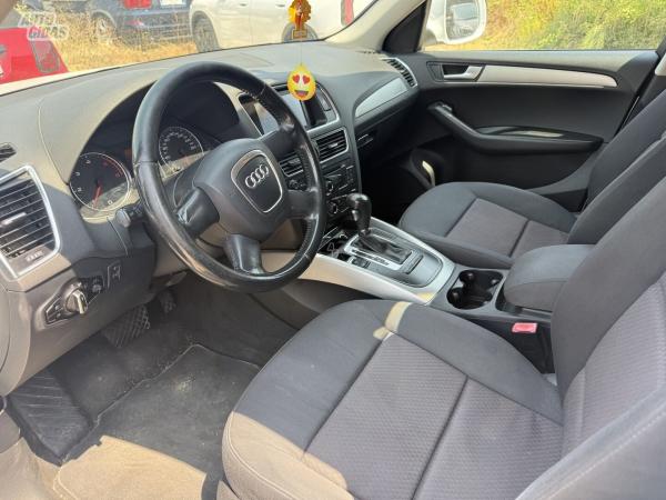 White Audi Q5 2010 in Utena, with an engine capacity of 2.00 L and mileage of 240 thousand km for 7950 €, photo 8 on AUTOMOTO.COM.LV
