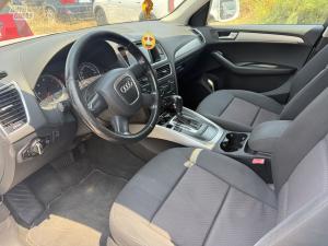 White Audi Q5 2010 in Utena, with an engine capacity of 2.00 L and mileage of 240 thousand km for 7950 €, photo 9 on AUTOMOTO.COM.LV