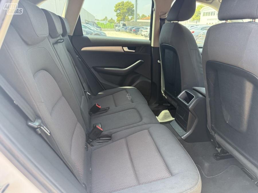 White Audi Q5 2010 in Utena, with an engine capacity of 2.00 L and mileage of 240 thousand km for 7950 €, photo 12 on AUTOMOTO.COM.LV