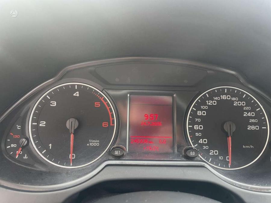 Balts Audi Q5 2010 Kauņa, ar dzinēja tilpumu 1.97 L un nobraukumu 246 tūkst. km par 8200 €, foto 7 vietnē AUTOMOTO.COM.LV