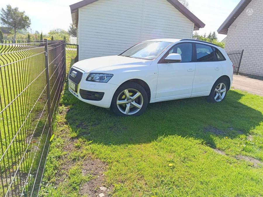 White Audi Q5 2010 in Marijampole, with an engine capacity of 1.97 L and mileage of 322 thousand km for 9000 €, photo 4 on AUTOMOTO.COM.LV