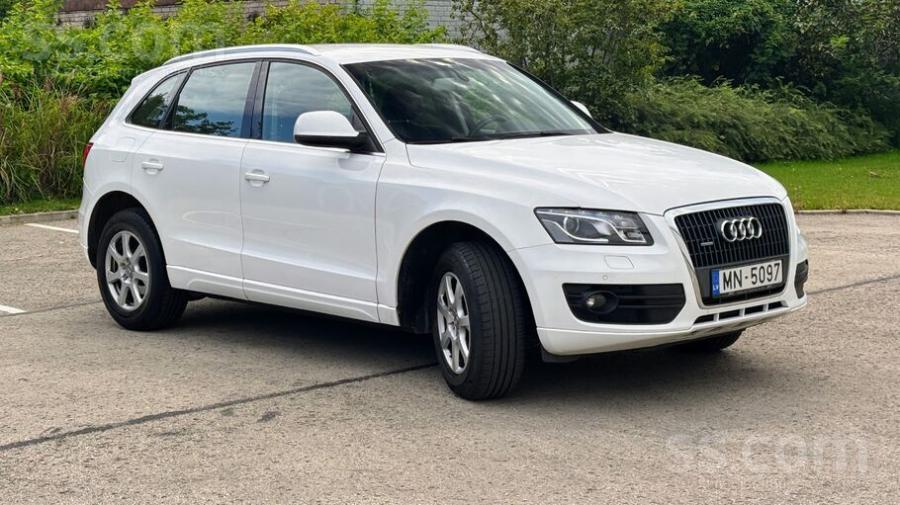 White Audi Q5 2010 in Riga, with an engine capacity of 2.00 L and mileage of 145 thousand km for 8999 €, photo 3 on AUTOMOTO.COM.LV