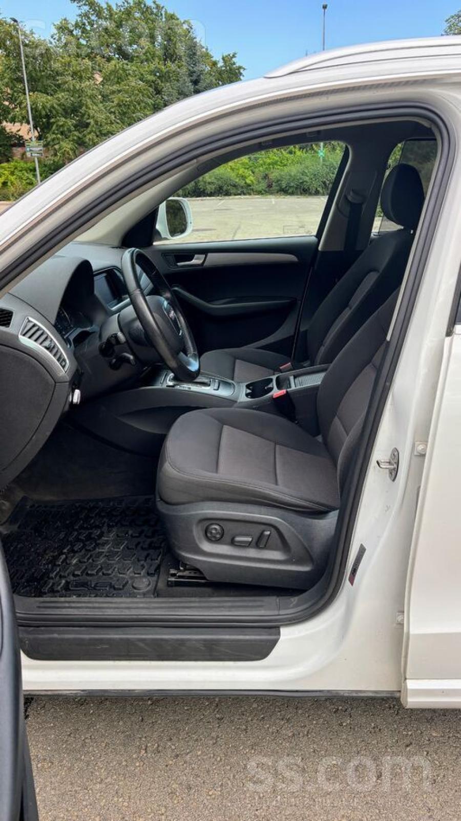 White Audi Q5 2010 in Riga, with an engine capacity of 2.00 L and mileage of 145 thousand km for 8999 €, photo 6 on AUTOMOTO.COM.LV