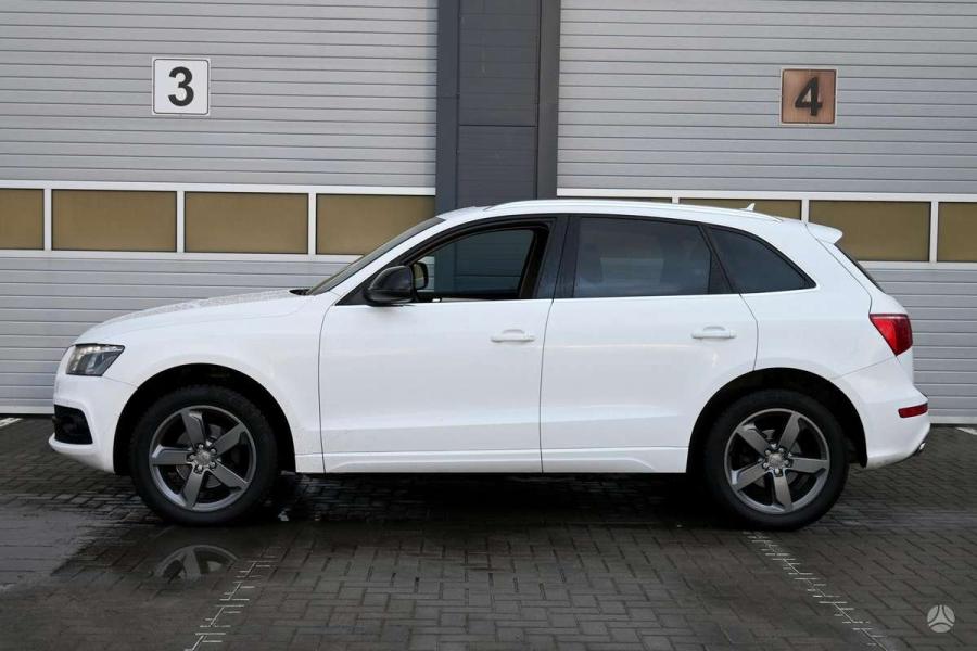 White Audi Q5 2011 in Kretinga, with an engine capacity of 1.98 L and mileage of 259 thousand km for 9999 €, photo 11 on AUTOMOTO.COM.LV