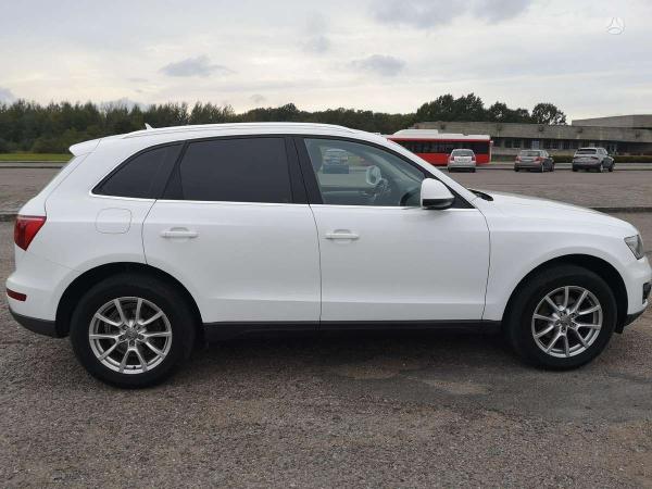 White Audi Q5 2011 in Kaunas, with an engine capacity of 1.97 L and mileage of 310 thousand km for 9500 €, photo 4 on AUTOMOTO.COM.LV