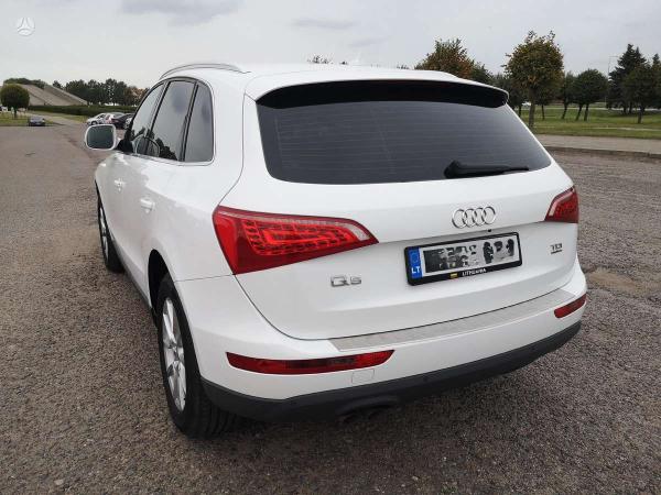 White Audi Q5 2011 in Kaunas, with an engine capacity of 1.97 L and mileage of 310 thousand km for 9500 €, photo 8 on AUTOMOTO.COM.LV