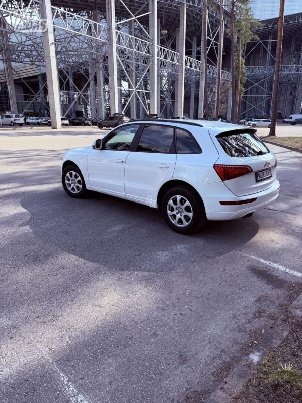 White Audi Q5 2011 in Druskininkai, with an engine capacity of 2.00 L and mileage of 306 thousand km for 10800 €, photo 5 on AUTOMOTO.COM.LV