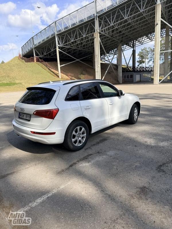 White Audi Q5 2011 in Druskininkai, with an engine capacity of 2.00 L and mileage of 306 thousand km for 10800 €, photo 7 on AUTOMOTO.COM.LV