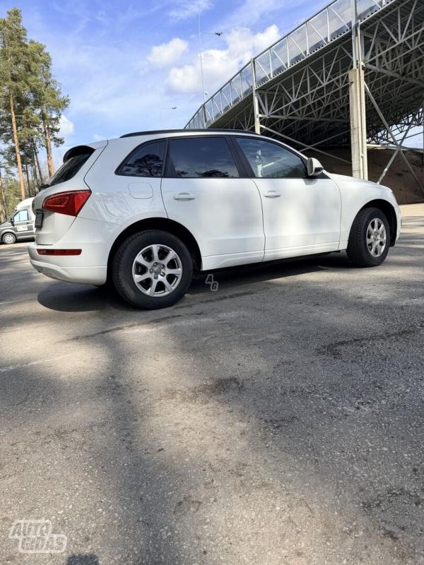 White Audi Q5 2011 in Druskininkai, with an engine capacity of 2.00 L and mileage of 306 thousand km for 10800 €, photo 8 on AUTOMOTO.COM.LV