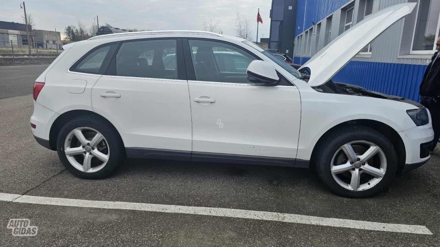 White Audi Q5 2011 in Vilkaviskis, with an engine capacity of 3.00 L and mileage of 212 thousand km for 9800 €, photo 1 on AUTOMOTO.COM.LV