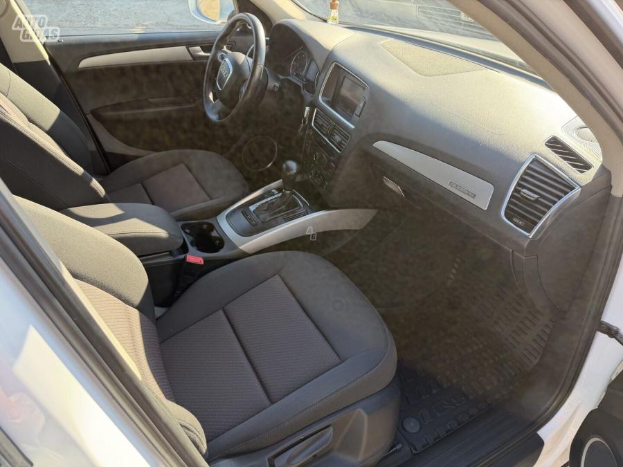 White Audi Q5 2011 in Radviliskis, with an engine capacity of 2.00 L and mileage of 300 thousand km for 8650 €, photo 11 on AUTOMOTO.COM.LV
