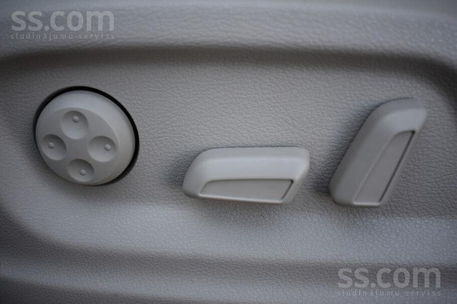 Balts Audi Q5 2011 Talsi, ar dzinēja tilpumu 3.00 L un nobraukumu 246 tūkst. km par 10700 €, foto 13 vietnē AUTOMOTO.COM.LV