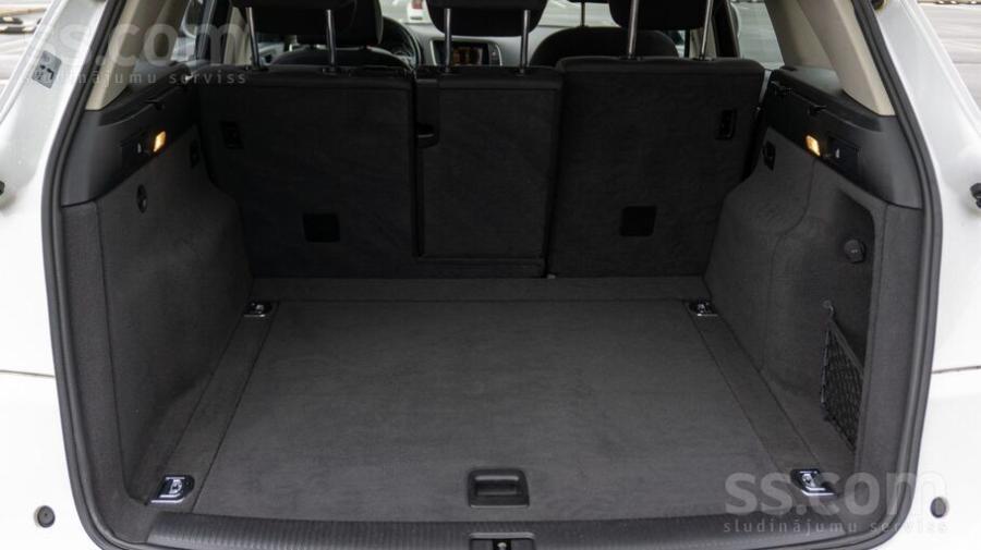 White Audi Q5 2011 in Riga, with an engine capacity of 2.00 L and mileage of 358 thousand km for 9990 €, photo 28 on AUTOMOTO.COM.LV