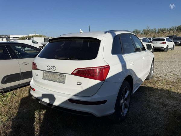 White Audi Q5 2011 in Utena, with an engine capacity of 2.00 L and mileage of 330 thousand km for 9650 €, photo 4 on AUTOMOTO.COM.LV