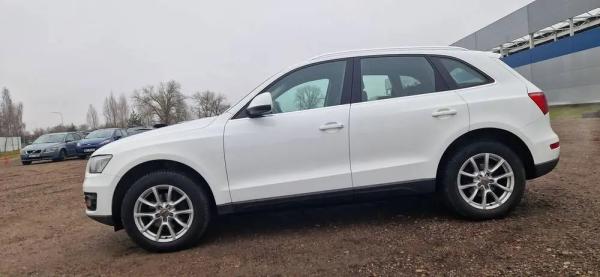 White Audi Q5 2011 in Daugavpils, with an engine capacity of 2.00 L and mileage of 285 thousand km for 9650 €, photo 2 on AUTOMOTO.COM.LV