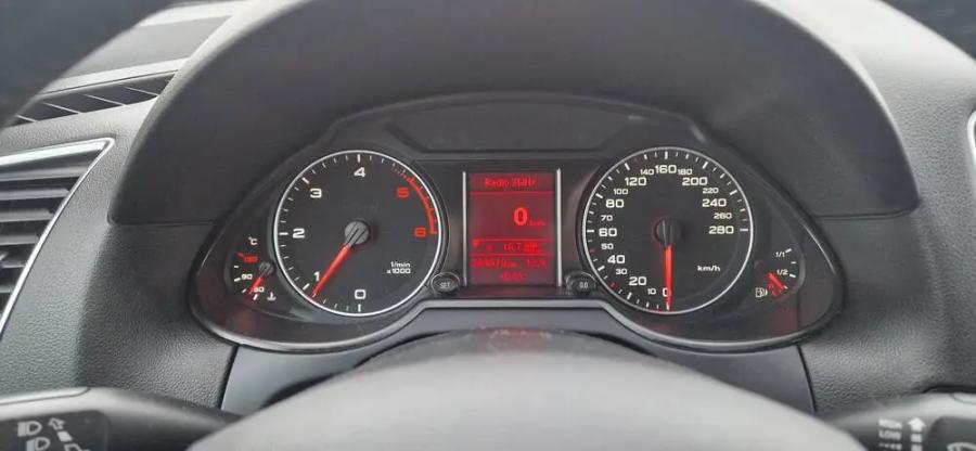 White Audi Q5 2011 in Daugavpils, with an engine capacity of 2.00 L and mileage of 285 thousand km for 9650 €, photo 14 on AUTOMOTO.COM.LV