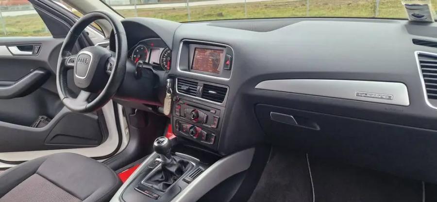 White Audi Q5 2011 in Daugavpils, with an engine capacity of 2.00 L and mileage of 285 thousand km for 9650 €, photo 24 on AUTOMOTO.COM.LV