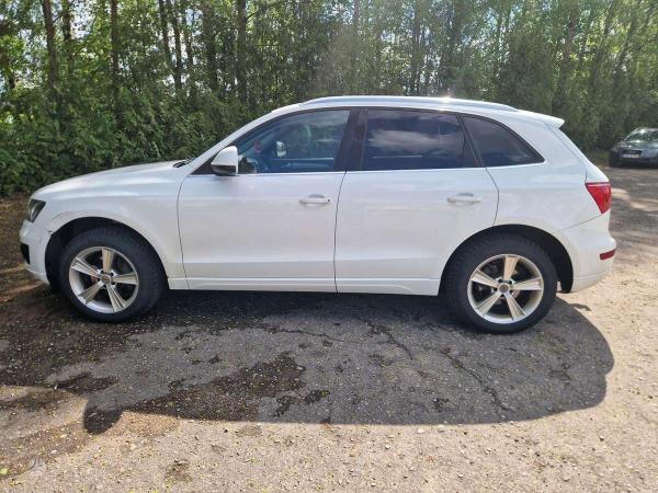 White Audi Q5 2011 in Rokiskis, with an engine capacity of 1.97 L and mileage of 300 thousand km for 5000 €, photo 8 on AUTOMOTO.COM.LV
