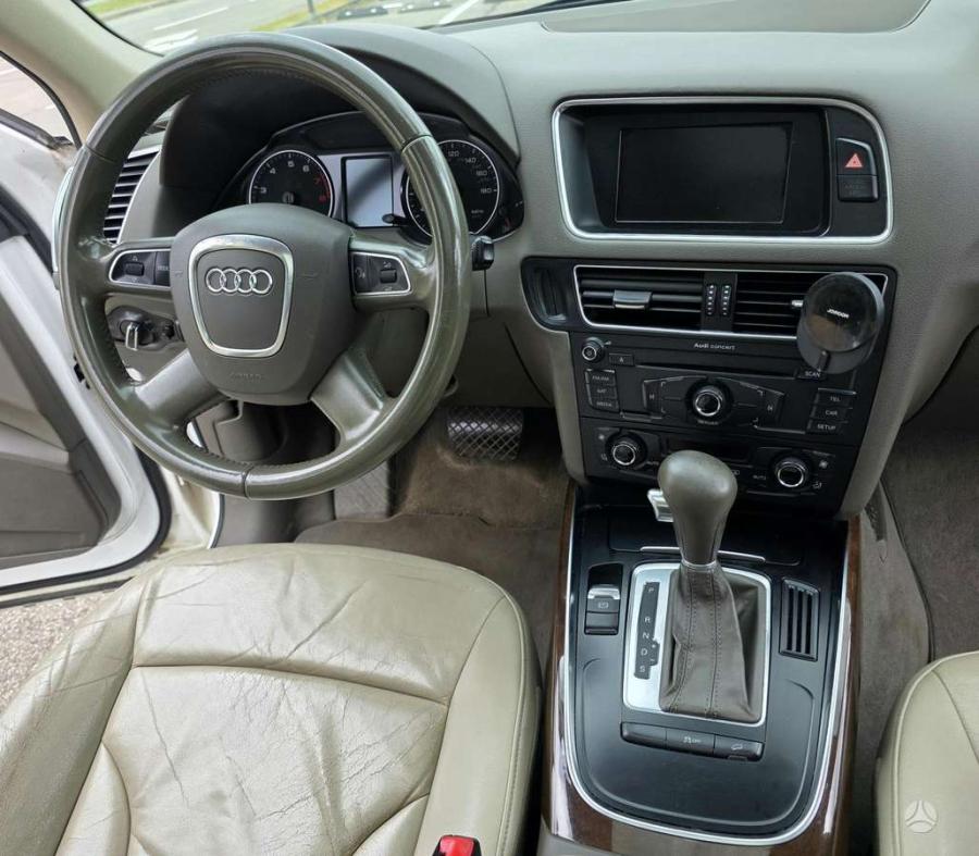 White Audi Q5 2011 in Vilnius, with an engine capacity of 1.98 L and mileage of 256 thousand km for 8300 €, photo 8 on AUTOMOTO.COM.LV