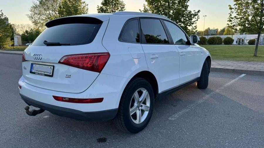 White Audi Q5 2011 in Utena, with an engine capacity of 1.97 L and mileage of 441 thousand km for 6150 €, photo 3 on AUTOMOTO.COM.LV