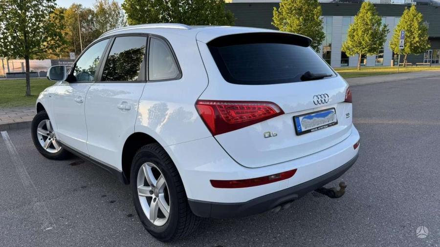White Audi Q5 2011 in Utena, with an engine capacity of 1.97 L and mileage of 441 thousand km for 6150 €, photo 5 on AUTOMOTO.COM.LV